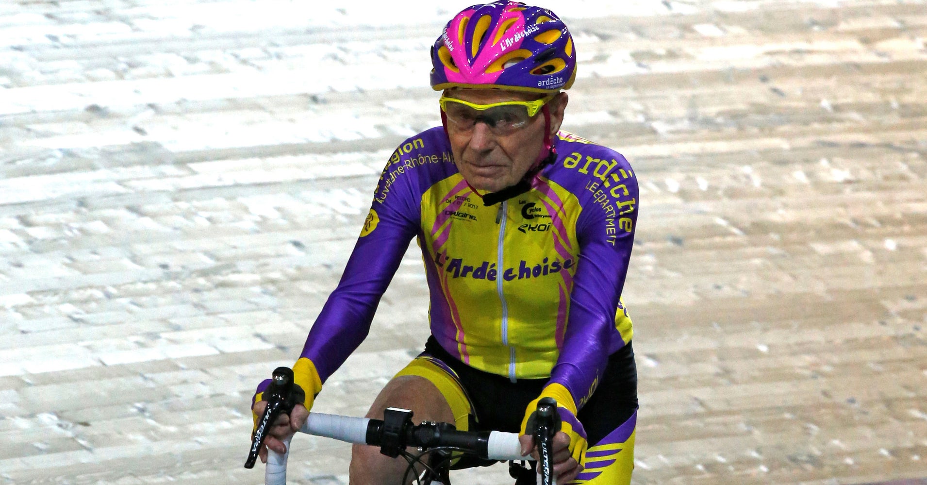 105 Year Old Man Sets Cycling World Record Huffpost