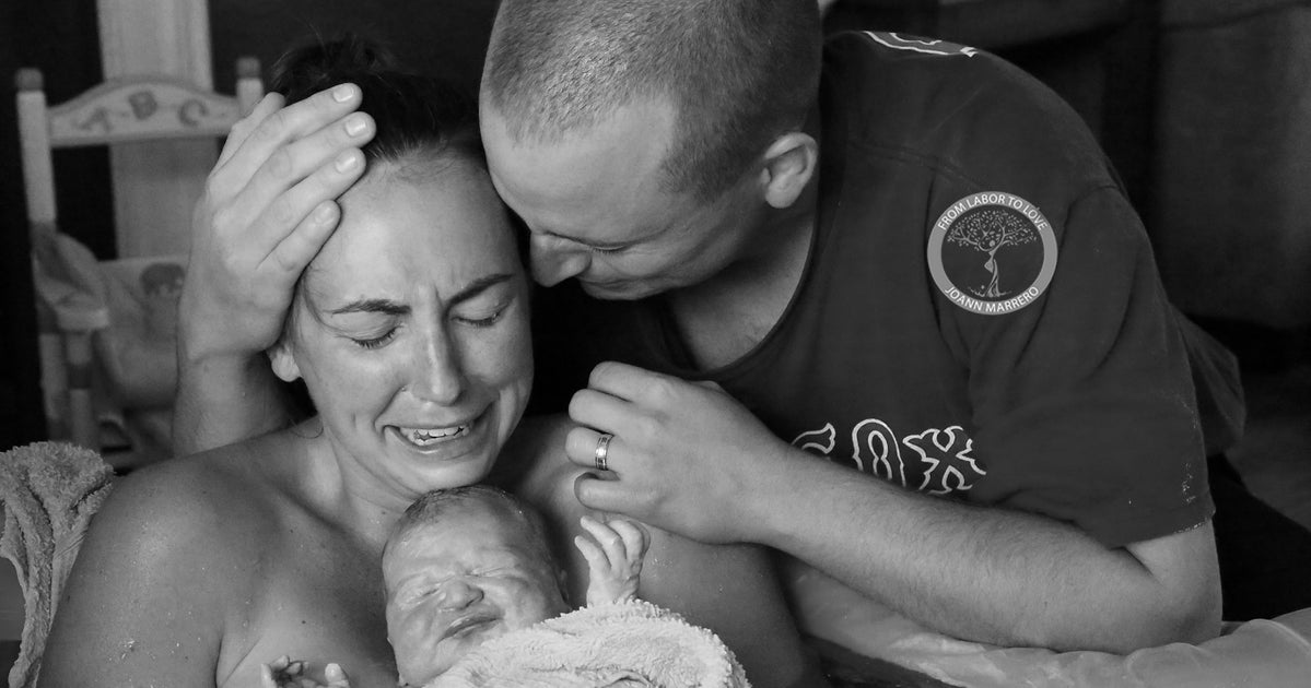 15 Home Birth Photos Showing The Beauty Of Having Family Around You ...