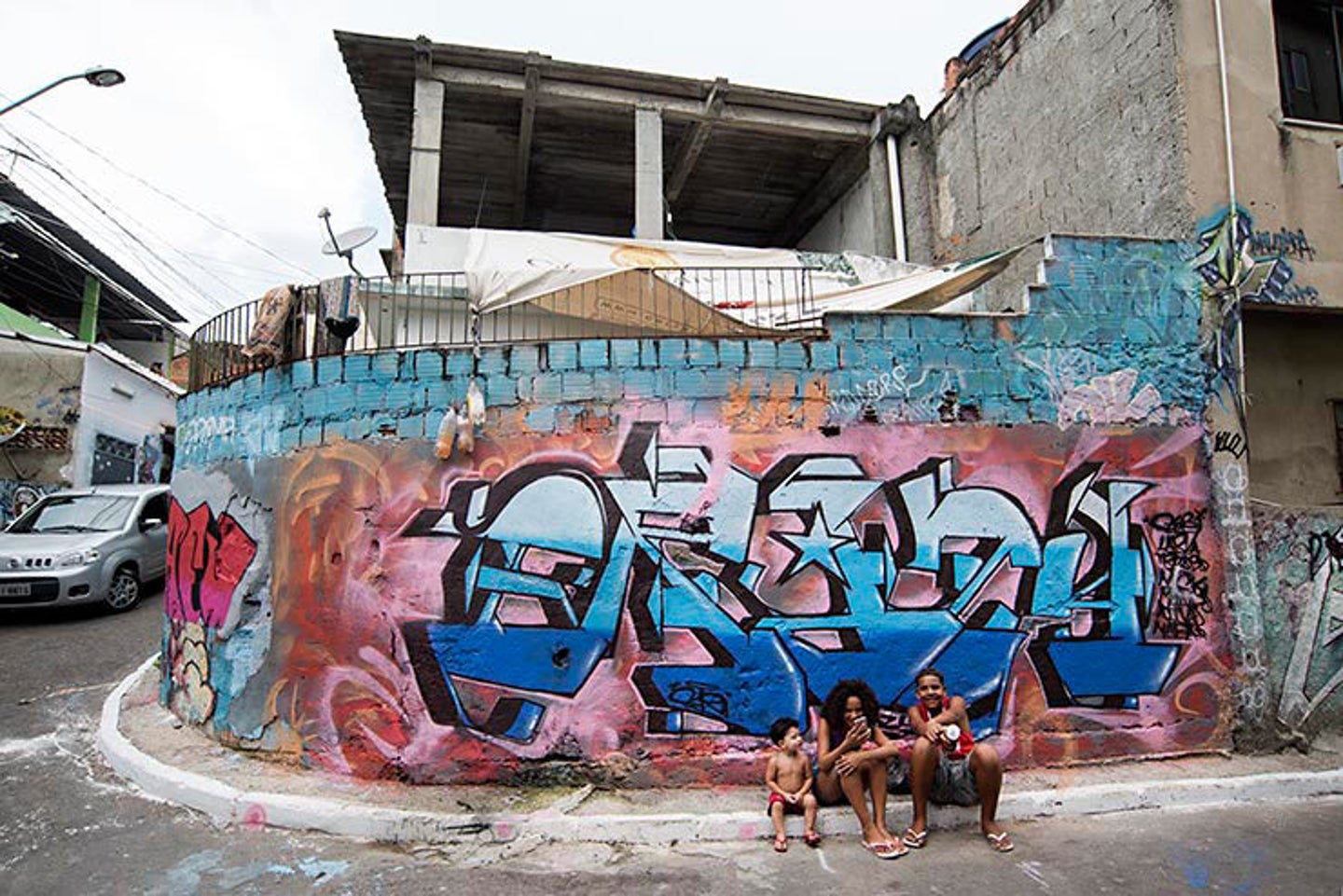 'Meeting Of Favela' And A Thousand Artists In Rio: Martha Cooper ...
