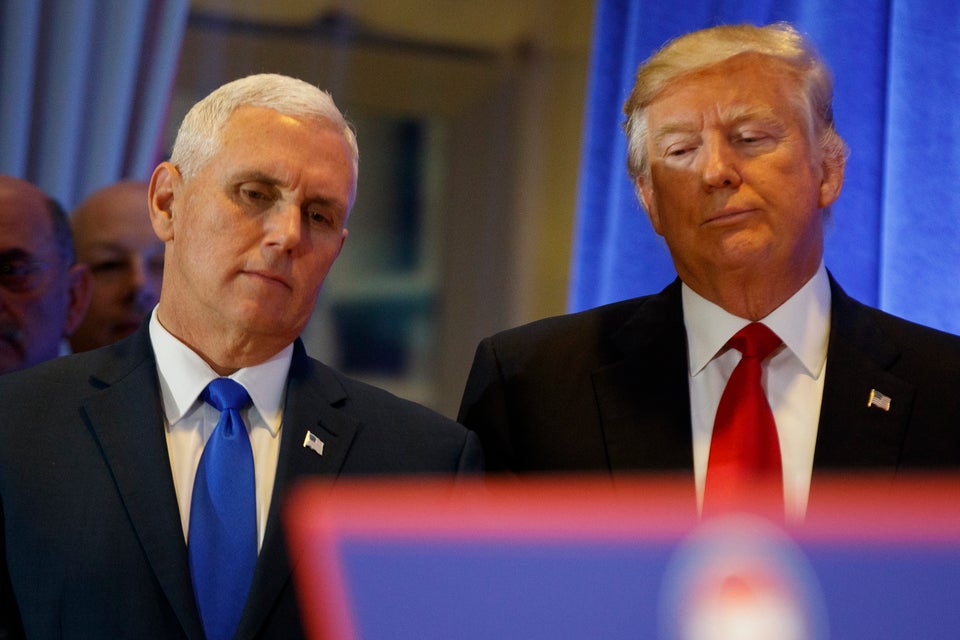 That #TrumpPressConference Table Was So STACKED, Trump Fell In Love ...