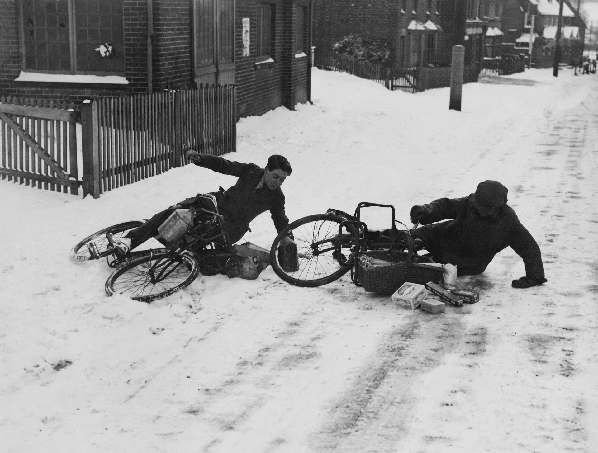 Snow In London Looks A Little More Serious In These Historic Images ...