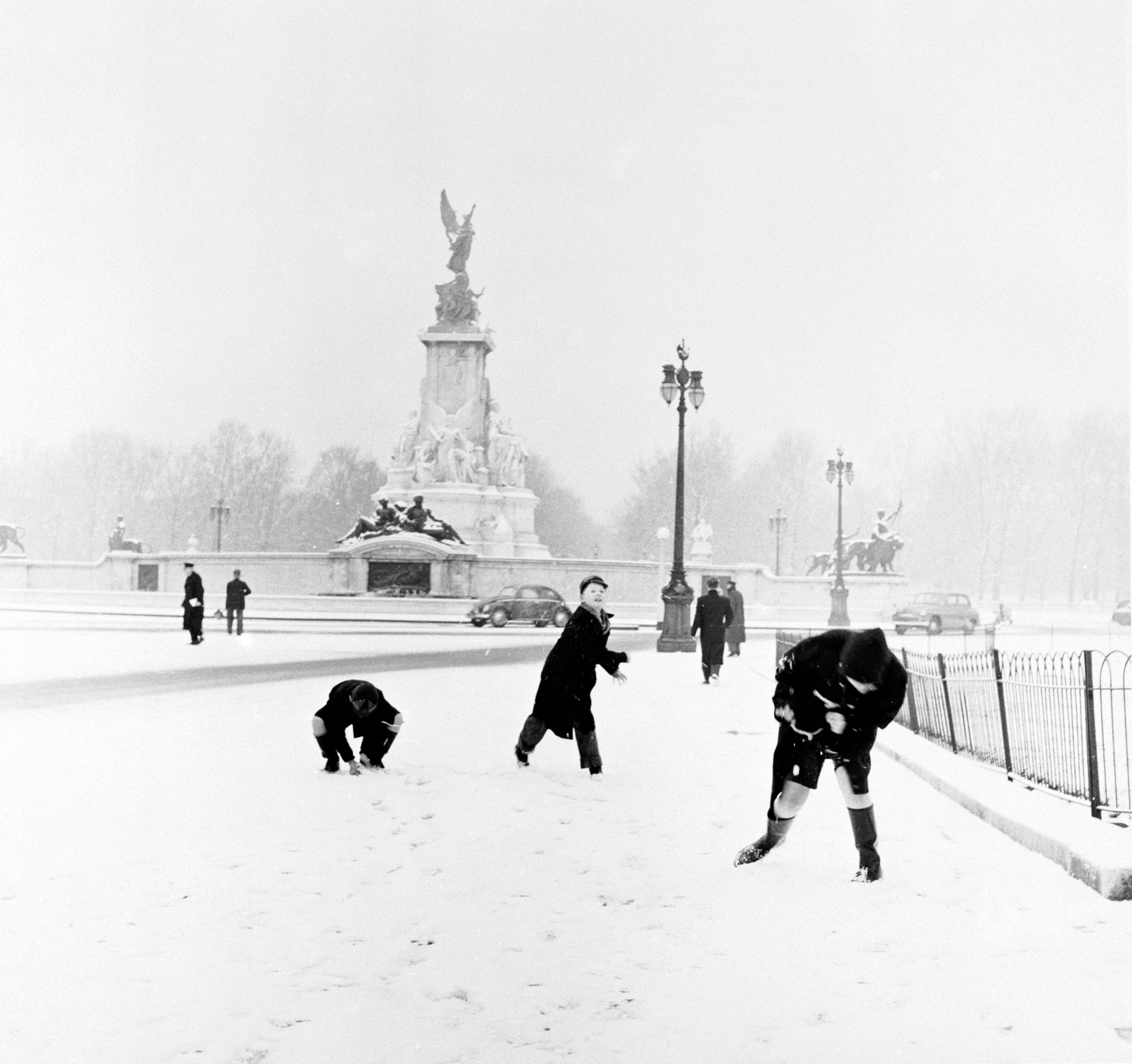 Snow In London Looks A Little More Serious In These Historic Images ...