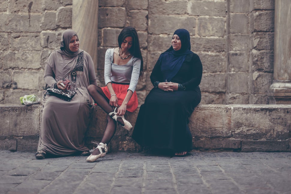 Women Reclaim The Streets Of Cairo Through Stunning Ballet Photos ...