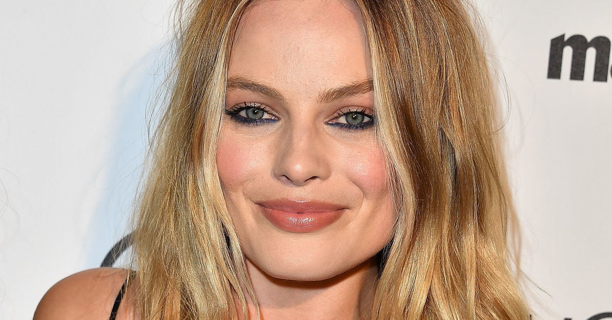 Margot Robbie Totally Transforms Into Tonya Harding On Set Of Her ...