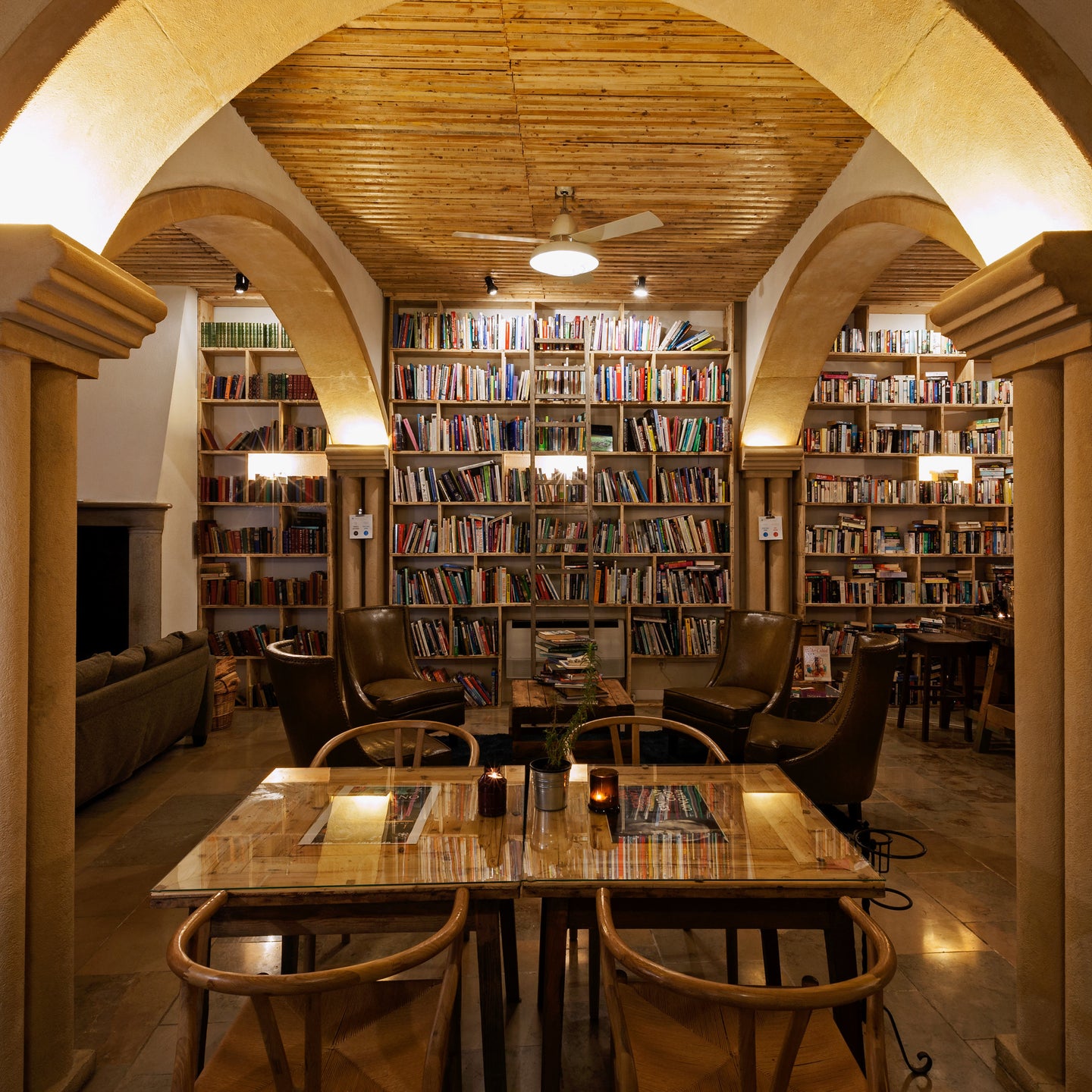 This Hotel With 50,000 Books Is A Literary Lover's Dream Come True ...