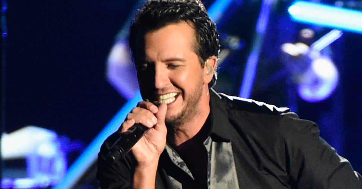 Country Singer Who Once Read National Anthem Off His Hand To Perform At ...