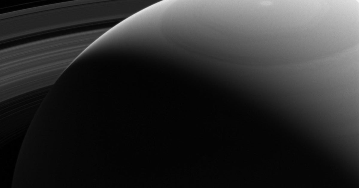 The Cassini Probe Returns Yet Another Stunning Close-Up Of Saturn ...