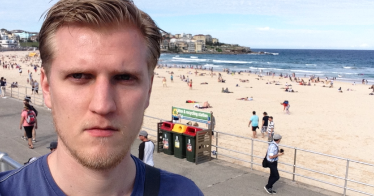 Man Shares Hilariously Grumpy Snaps Beside Australia's Tourist Hot ...