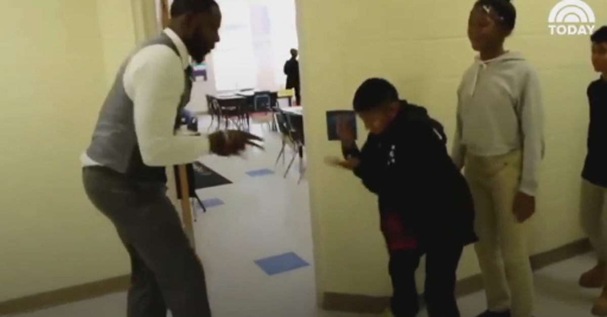 That Viral 'Handshake Teacher' Has Simple School Day Advice For Parents ...