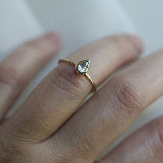 15 Perfectly Delicate Engagement Rings For The Low-Key Bride | HuffPost ...