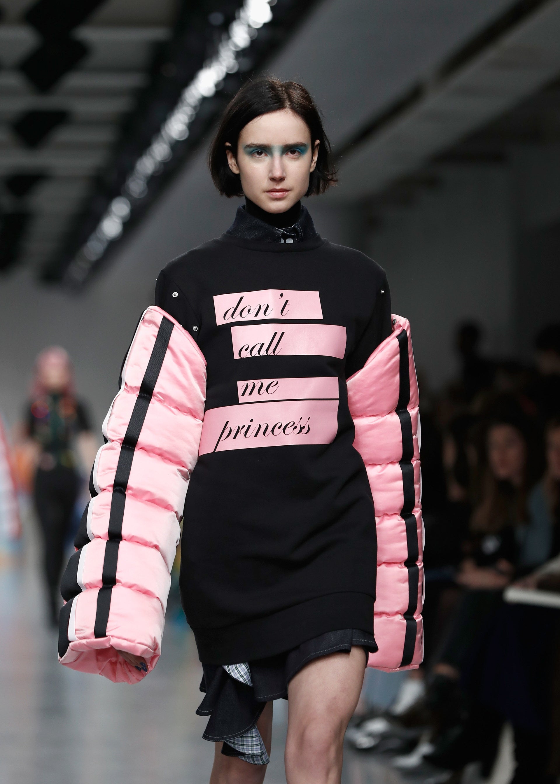 London Fashion Week 2017: Post-It Notes Made Their Runway Debut At ...