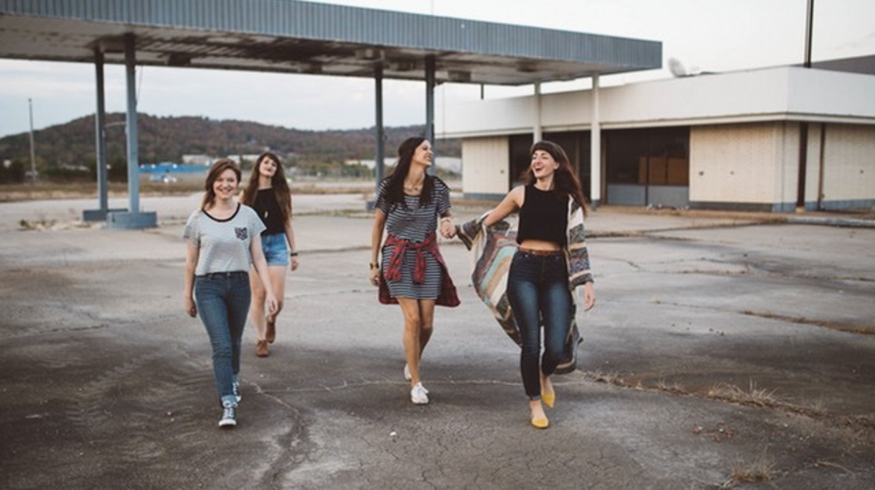 Friend or "Frenemy": 10 Examples to Help You Spot a Frenemy | HuffPost null