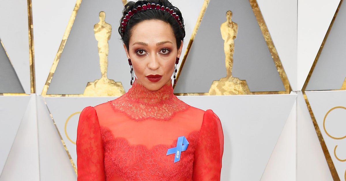 Blue ACLU Ribbons Are The Stars' Best Accessories At 2017 Oscars ...
