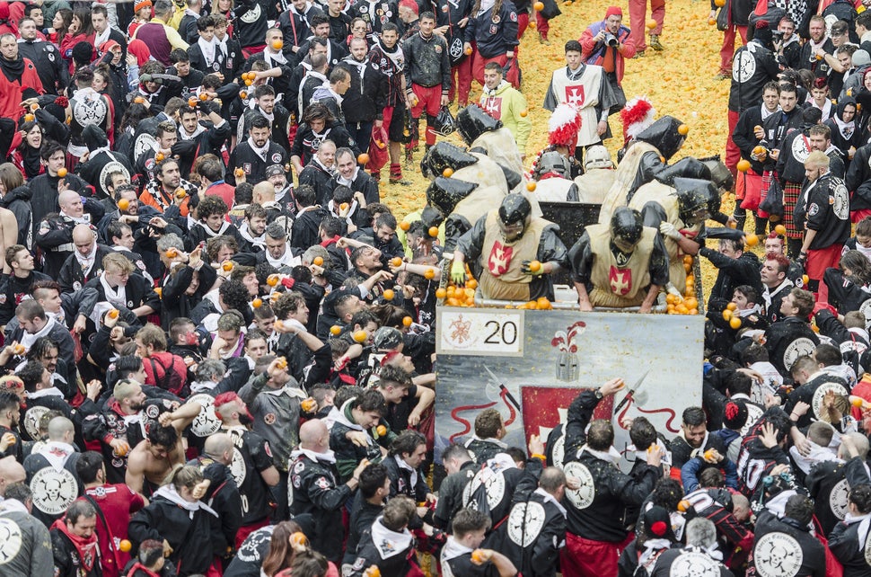 This Italian Town Gets Juiced During Its Annual Battle Of The Oranges ...