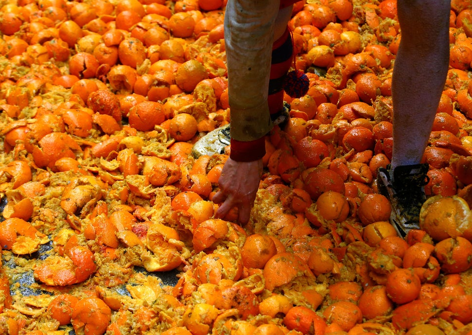 This Italian Town Gets Juiced During Its Annual Battle Of The Oranges ...