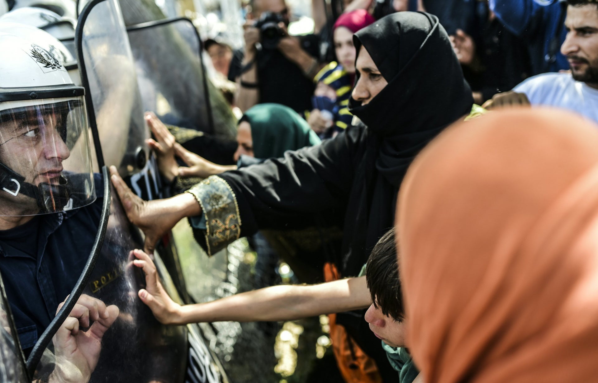 68 Exquisite Photos Of Women Resisting Around The World | HuffPost Women