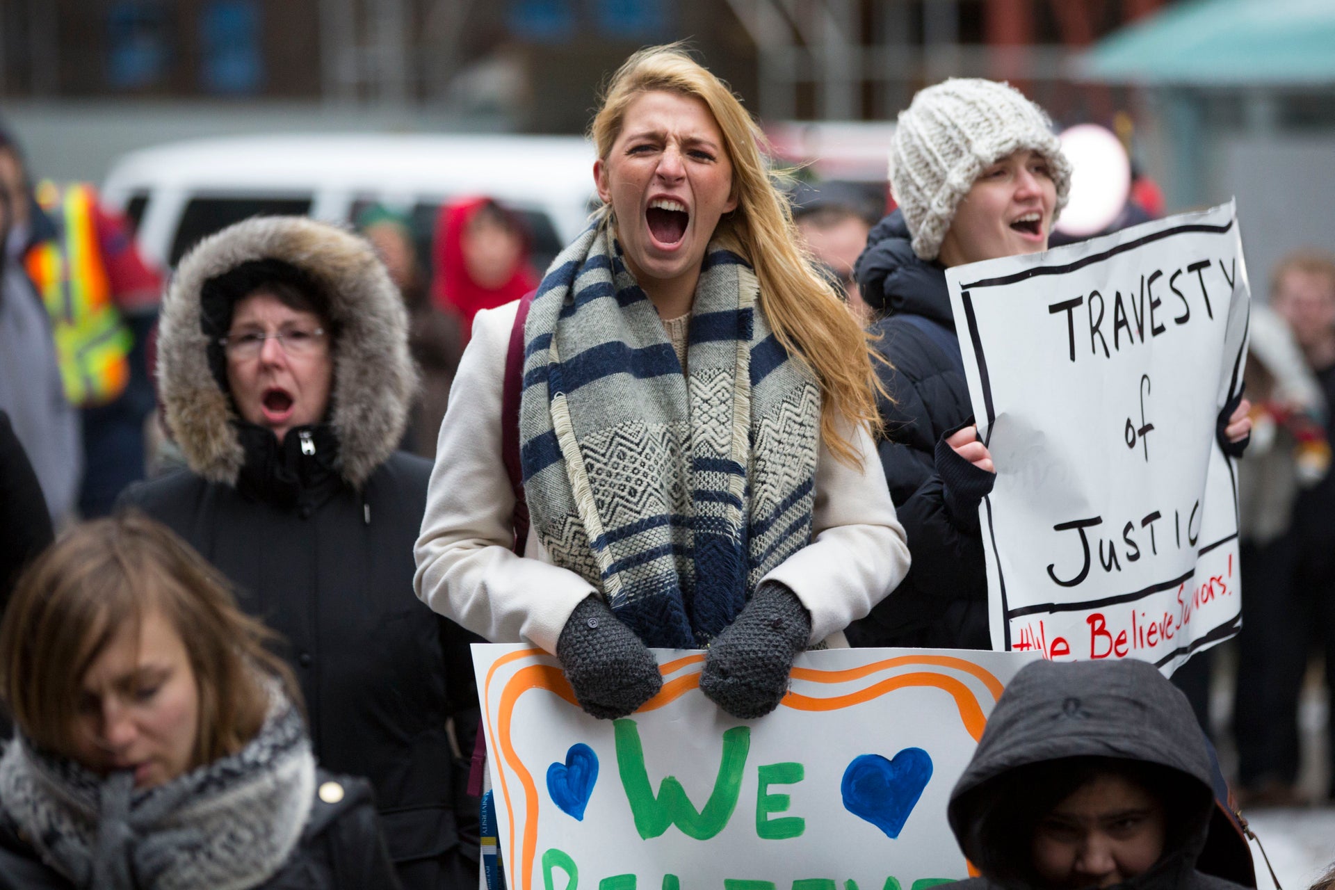 68 Exquisite Photos Of Women Resisting Around The World | HuffPost Women