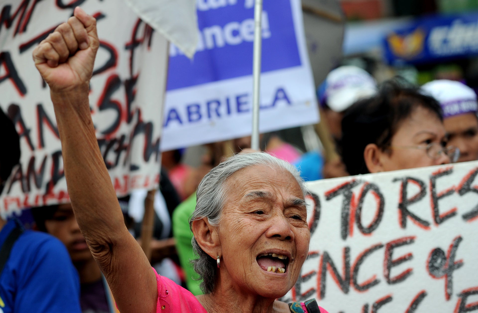 68 Exquisite Photos Of Women Resisting Around The World | HuffPost Women