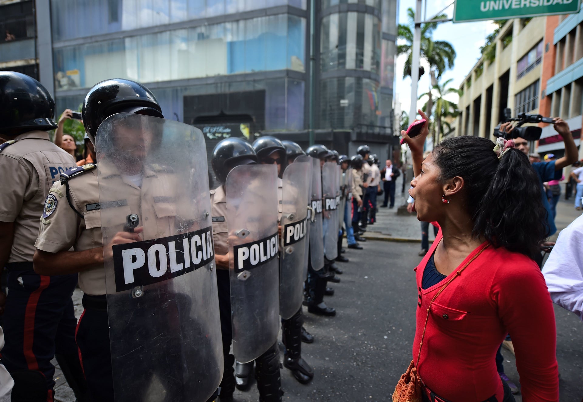 68 Exquisite Photos Of Women Resisting Around The World | HuffPost Women