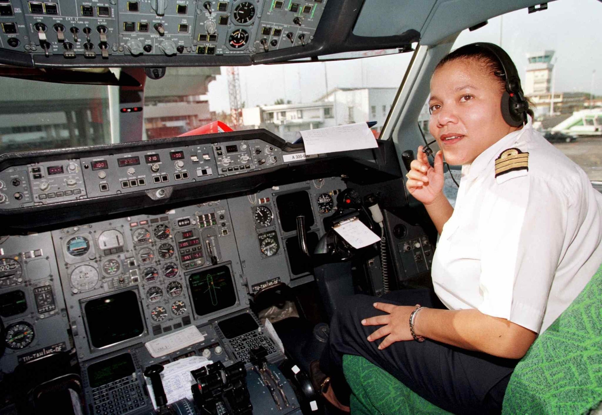 58 Fly-As-Hell Photos Of Female Pilots | HuffPost Women