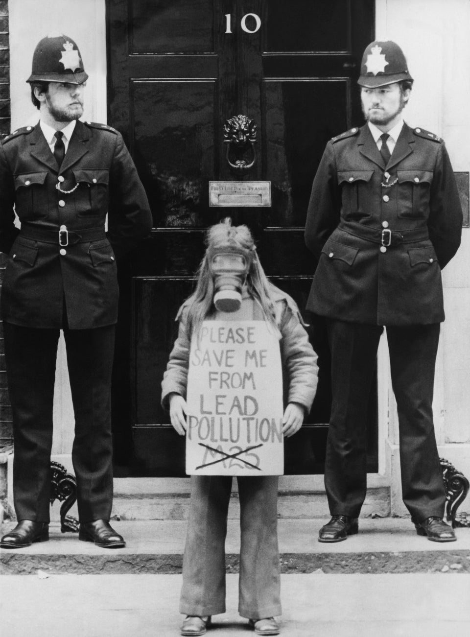 46 Powerful Photos Of Girls Protesting Around The Globe Throughout ...
