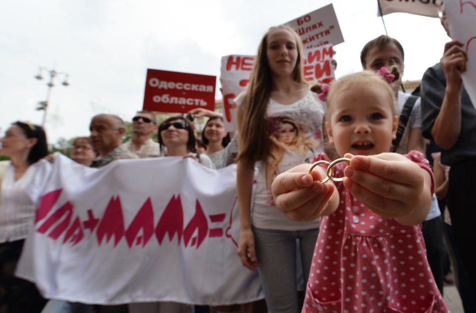 46 Powerful Photos Of Girls Protesting Around The Globe Throughout ...