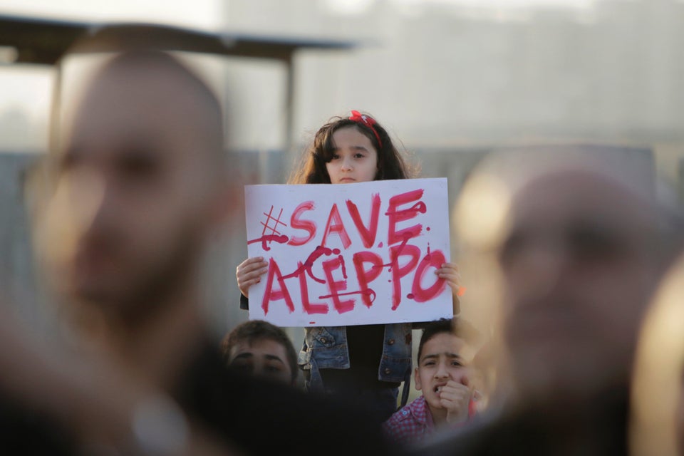 46 Powerful Photos Of Girls Protesting Around The Globe Throughout ...