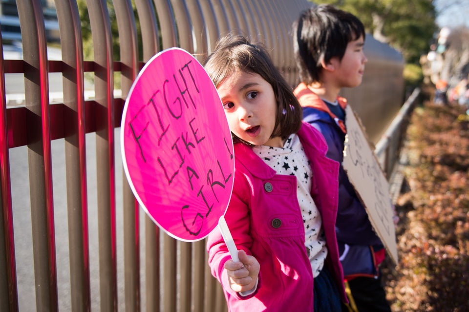 46 Powerful Photos Of Girls Protesting Around The Globe Throughout ...
