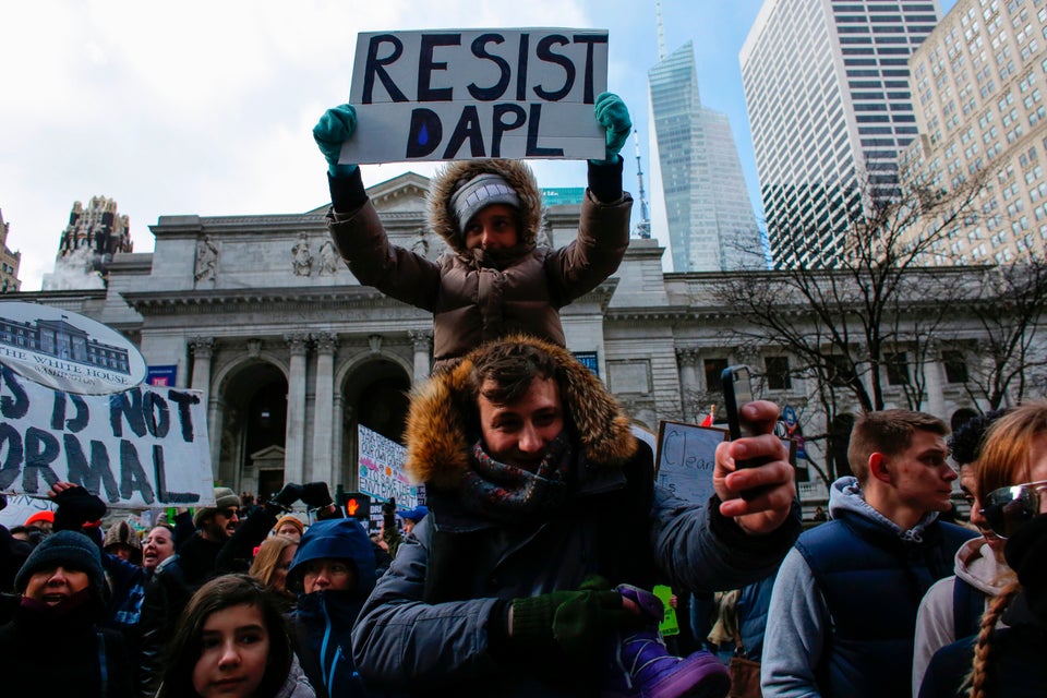 46 Powerful Photos Of Girls Protesting Around The Globe Throughout ...