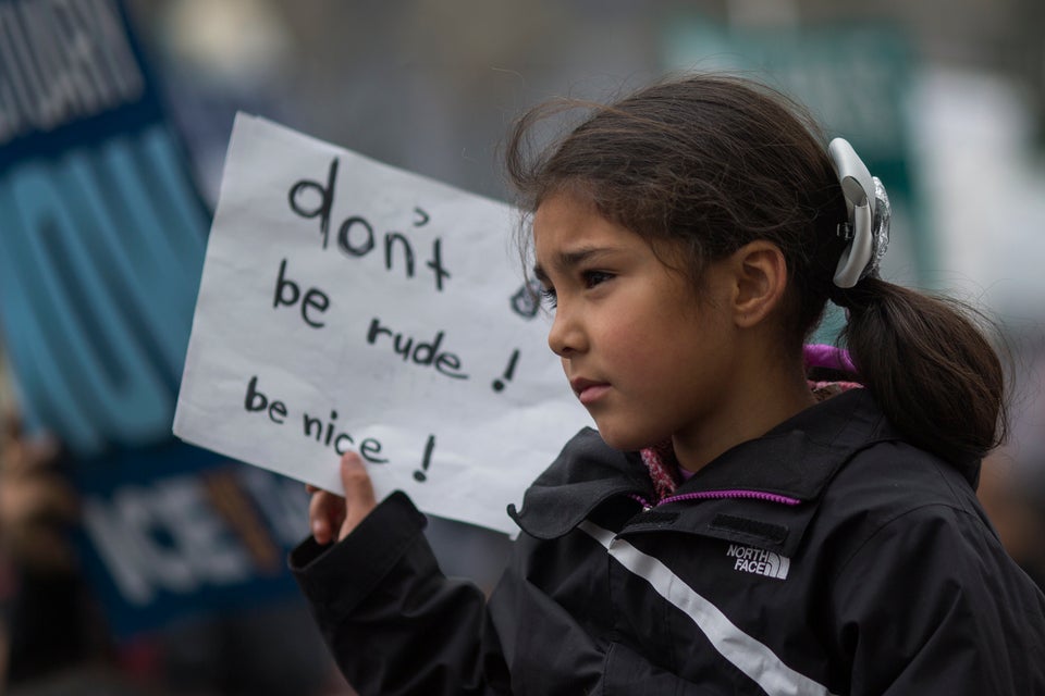 46 Powerful Photos Of Girls Protesting Around The Globe Throughout ...