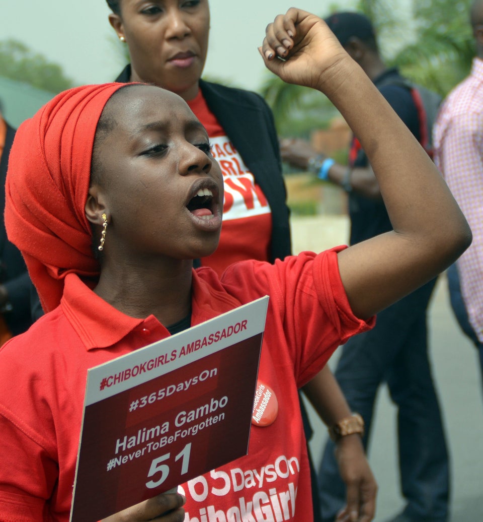 46 Powerful Photos Of Girls Protesting Around The Globe Throughout ...