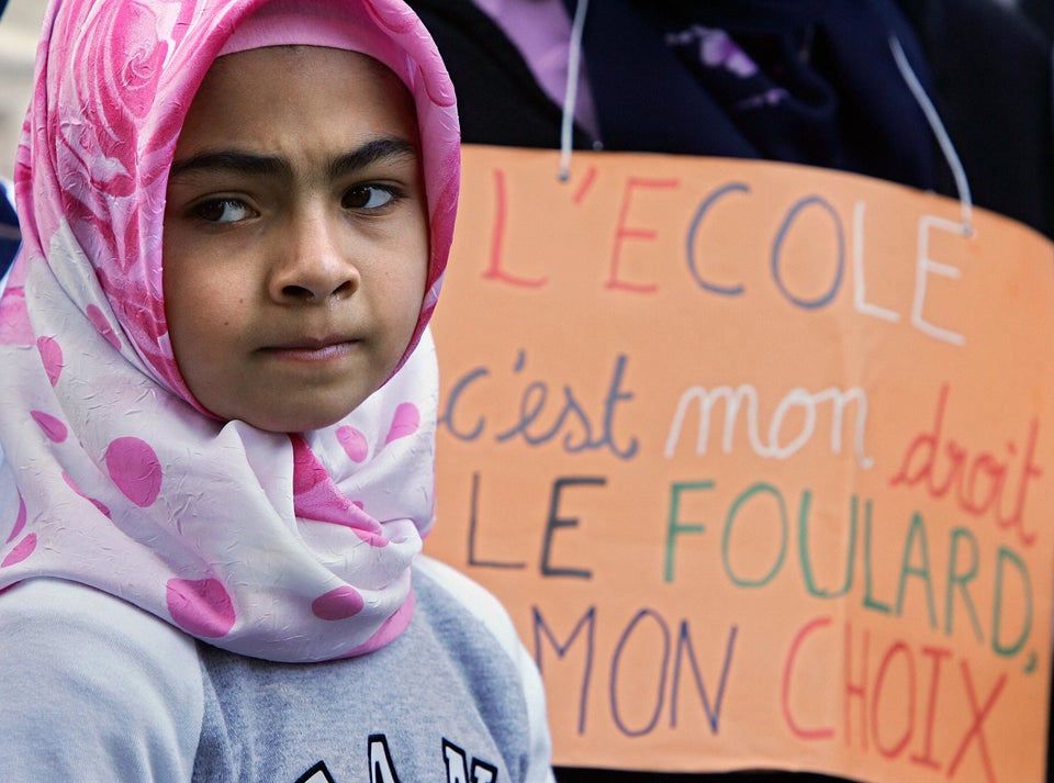 46 Powerful Photos Of Girls Protesting Around The Globe Throughout ...