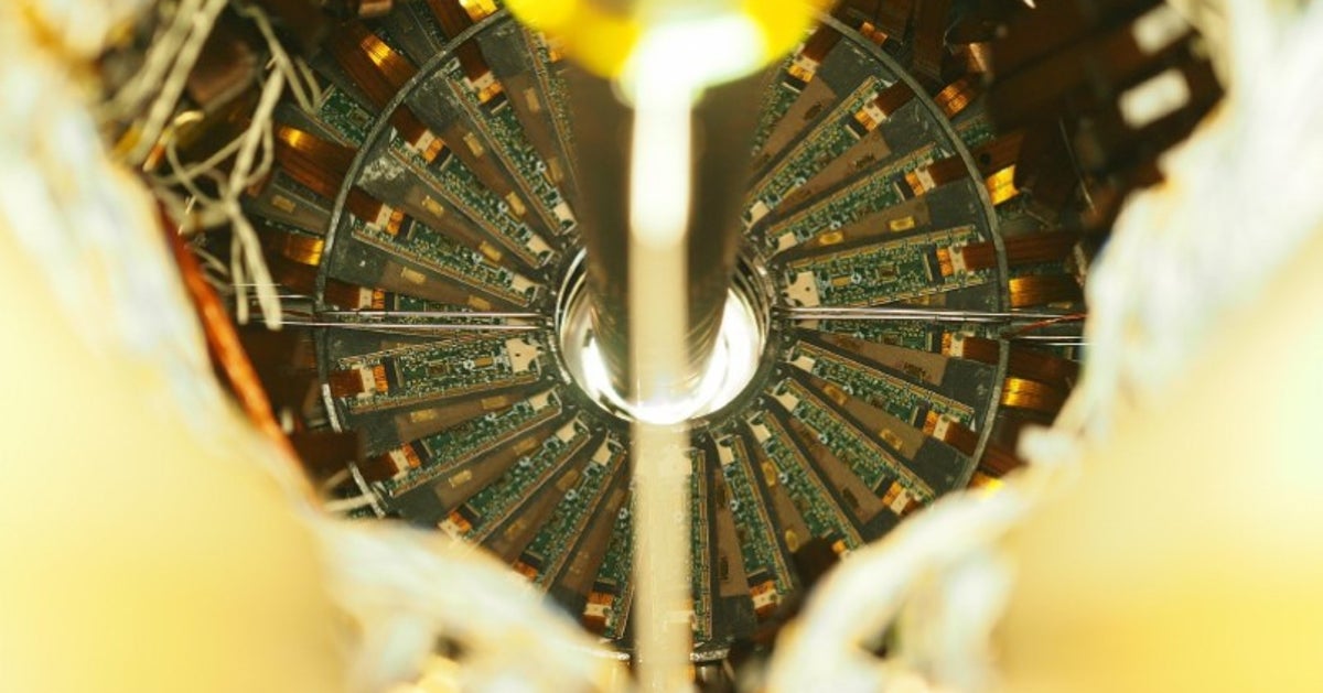 A new inner detector installed for CERN CMS experiment | HuffPost ...