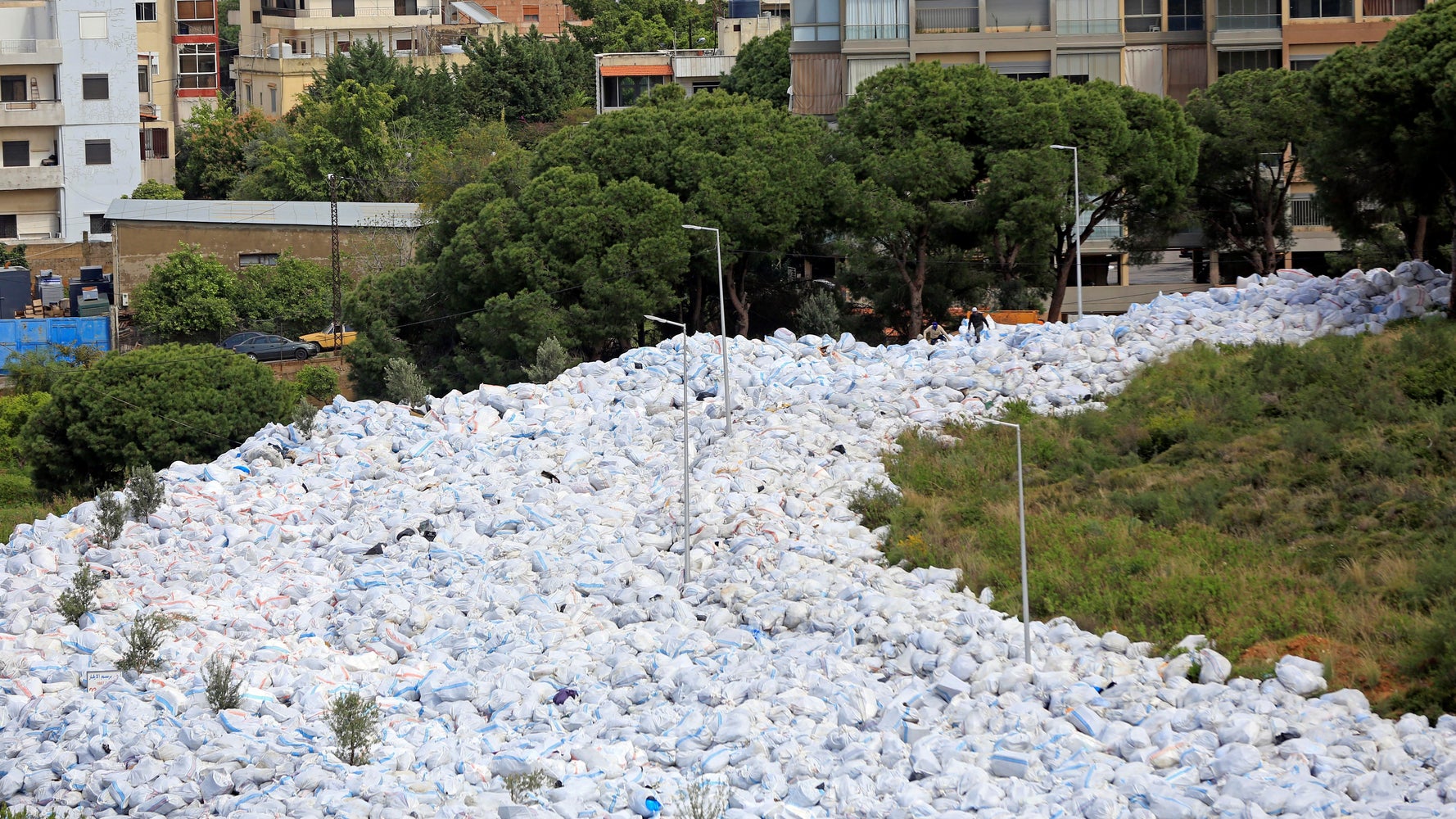 Rotting Trash Overwhelms Beirut As Summer Heat Rises | HuffPost The ...
