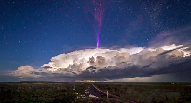 Photographer Captures Astonishing Photo Of Upward Firing Lightning ...