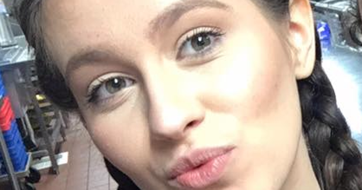 Restaurant Workers Threw Party To Shame Teen Emily Houser After She ...