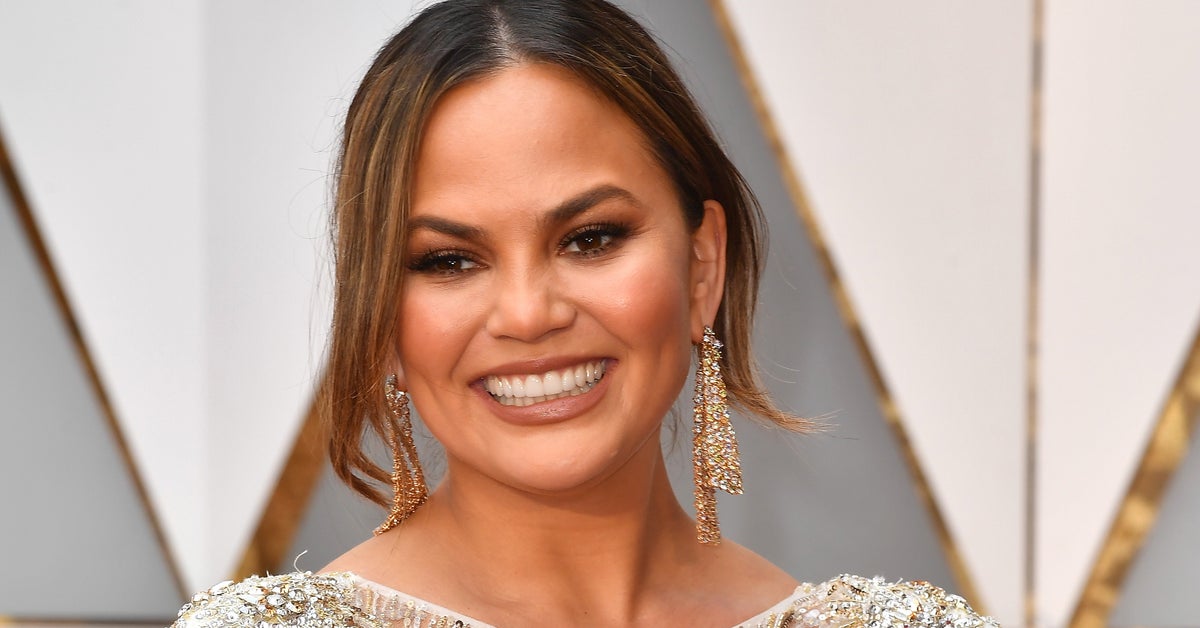 Here's What Inside Chrissy Teigen's New Makeup Palette | HuffPost Life