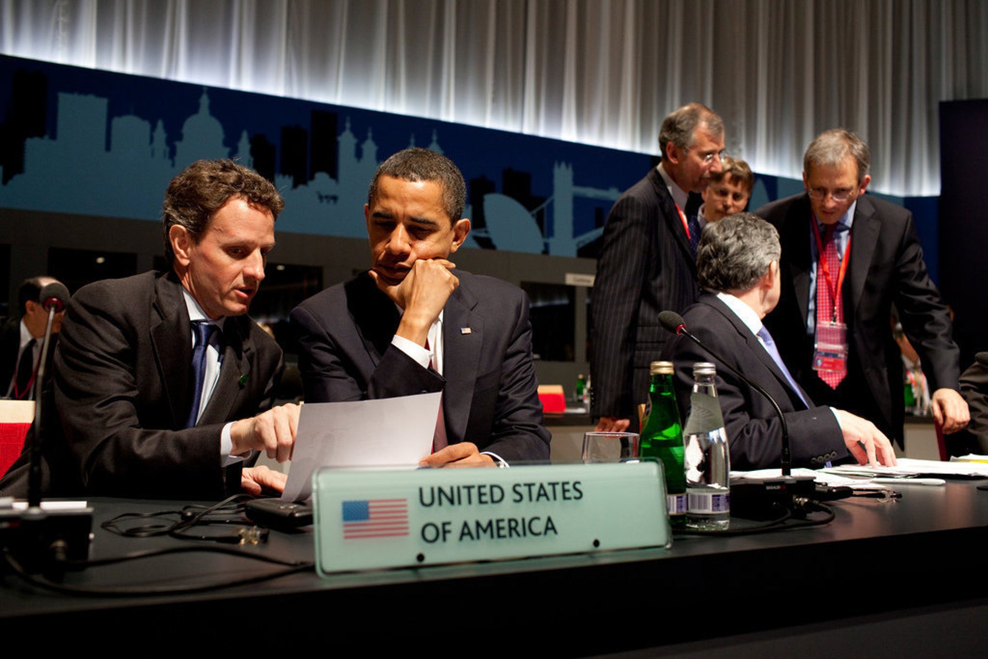 It's Hard To Forget The Best Photos From Obama's First 100 Days ...