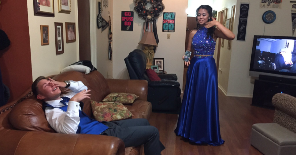 This Guy Started Crying When He Saw His Girlfriend In Her Prom Dress ...