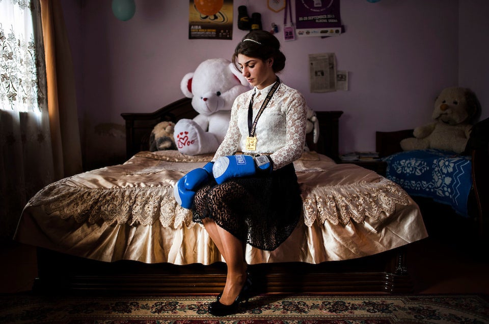 'Women Photograph' Honors The Female Photojournalists Documenting Our ...