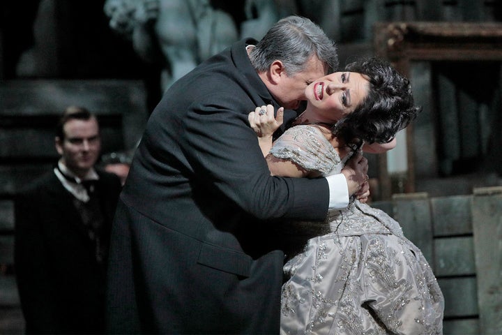Tosca by LA Opera draws in audience | HuffPost Contributor