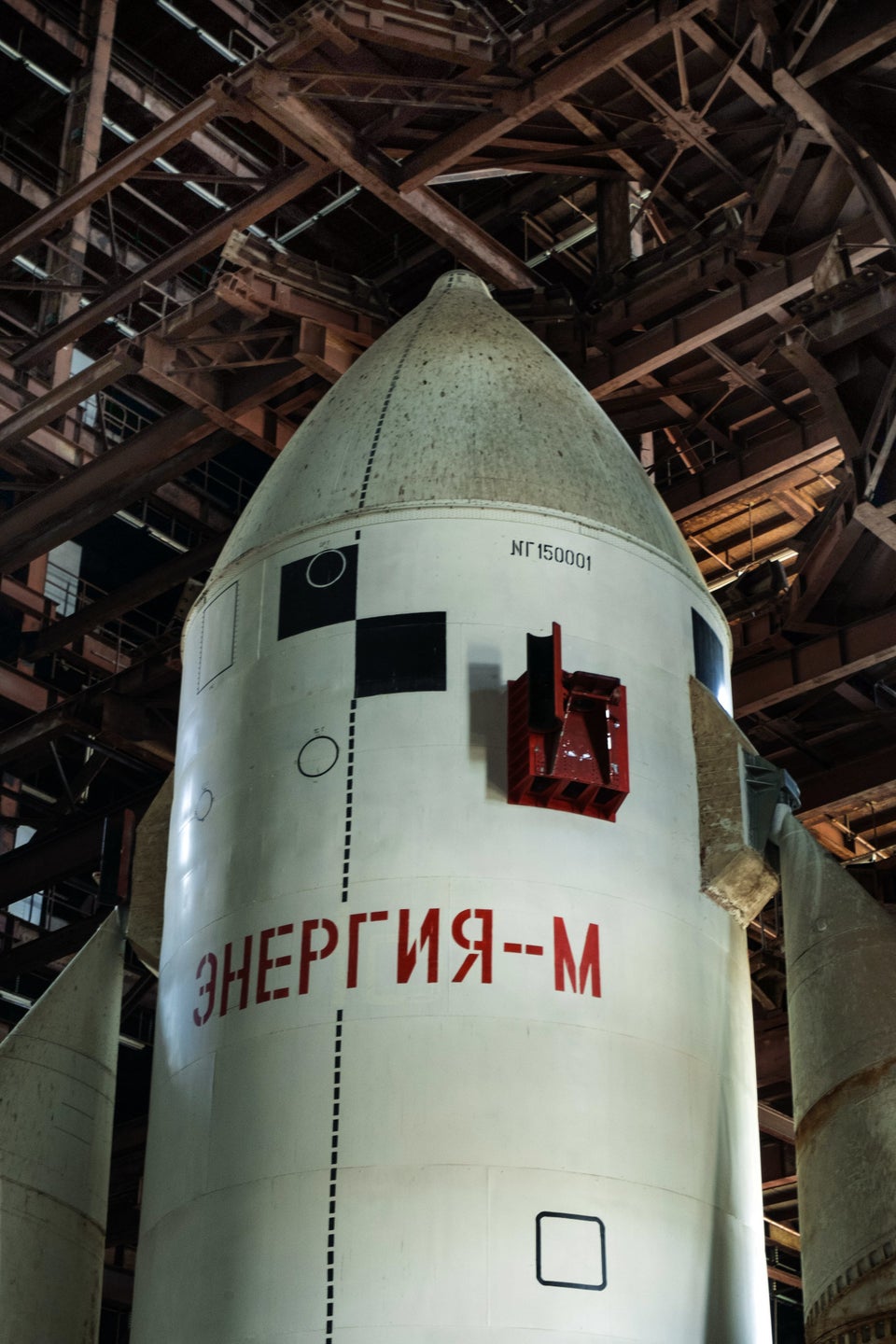 Creepy Photographs Reveal Abandoned Soviet-Era Space Shuttles In Rural ...