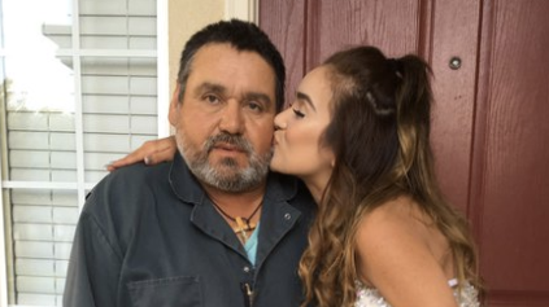 The Touching Reason This Viral Father-Daughter Prom Pic Was Taken A Day ...