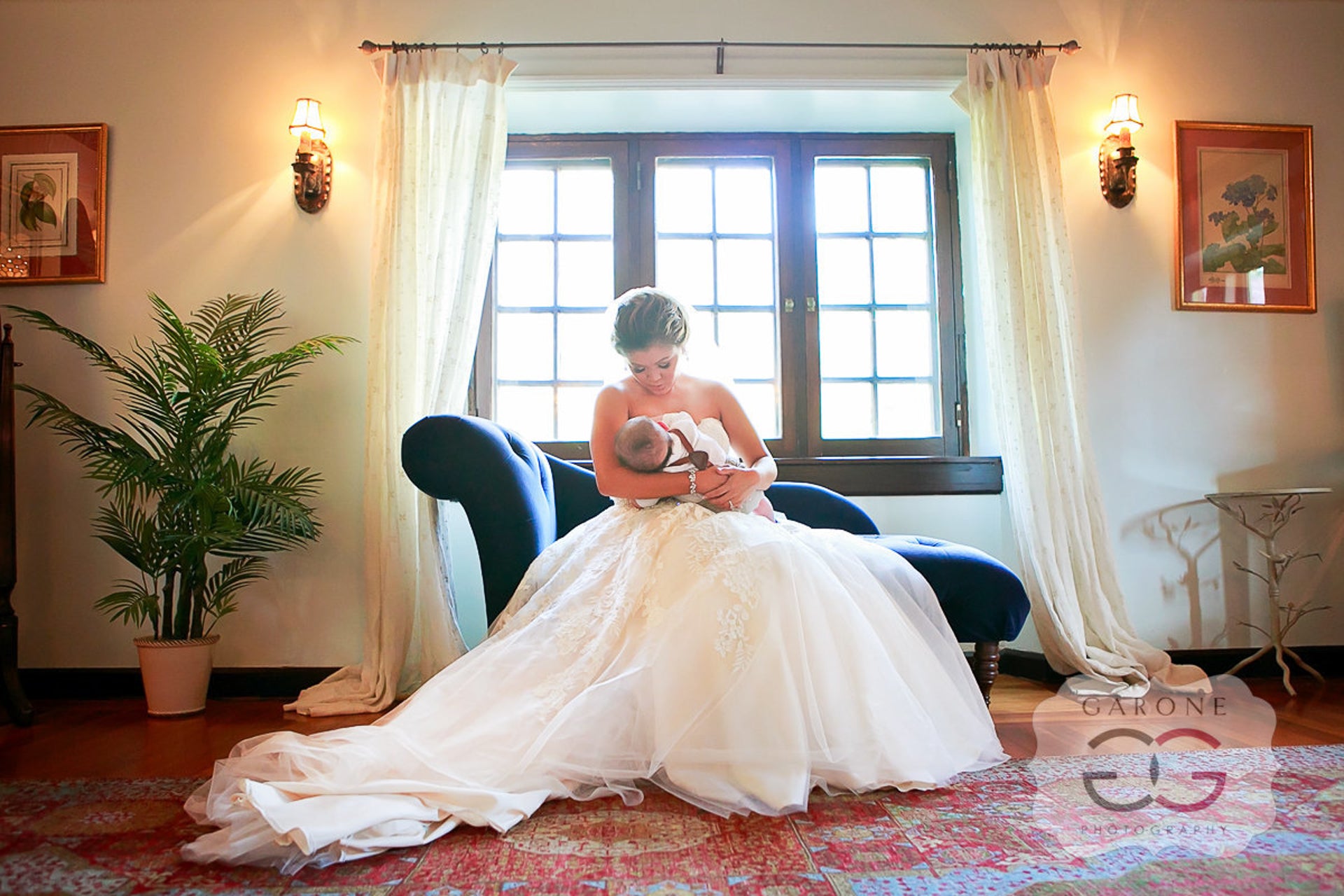 15 Beautiful Photos Of Brides Breastfeeding On The Wedding Day ...