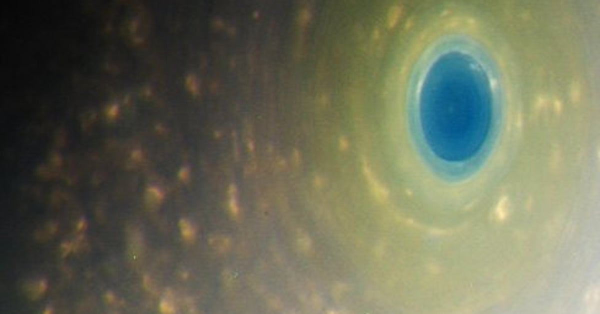 The First True-Colour Photos Of Saturn's Polar Vortex Are Spectacular ...