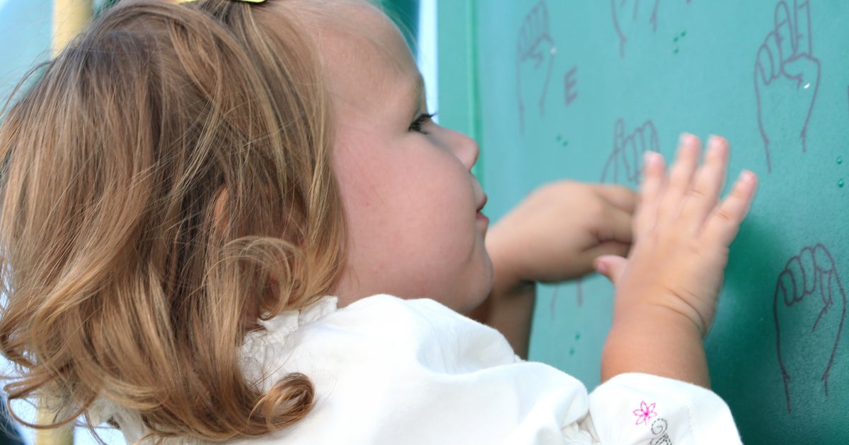 What It's Like Being the Only Deaf Person in a Hearing Family ...