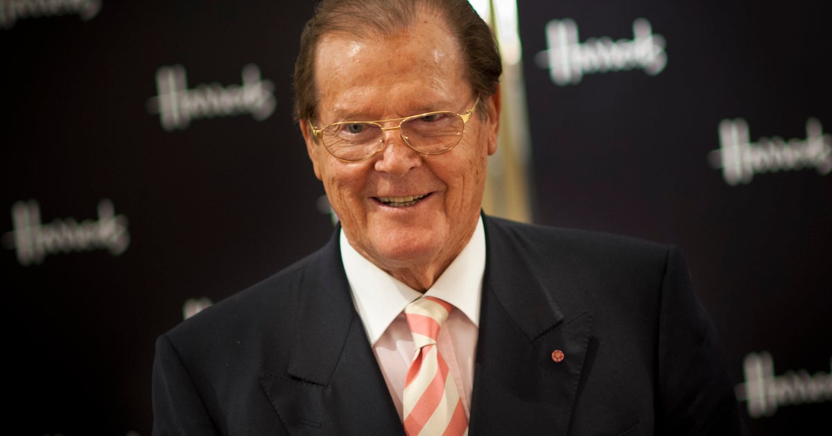 Sir Roger Moore Dead: Tributes Pour In For Late 'James Bond' Actor ...