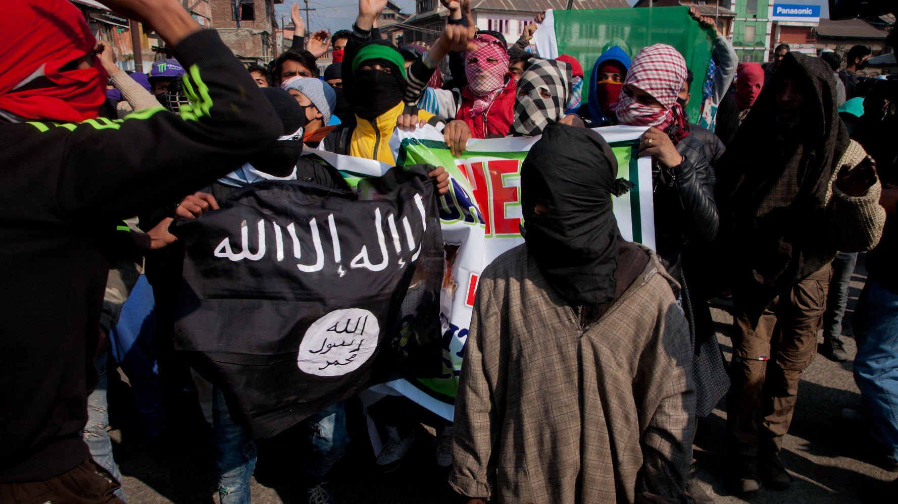 How ISIS Continues To Justify The Use Of Human Shields | HuffPost