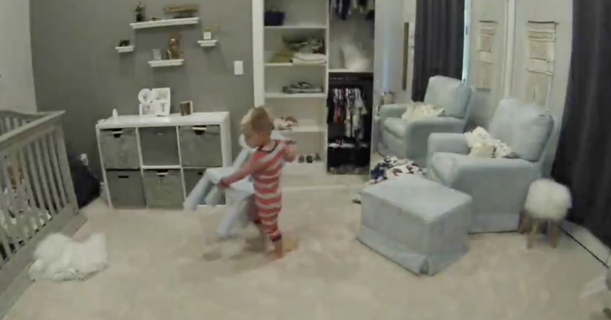 Mum Captures Hilarious Moment Toddler Helps Younger Brother Escape From ...