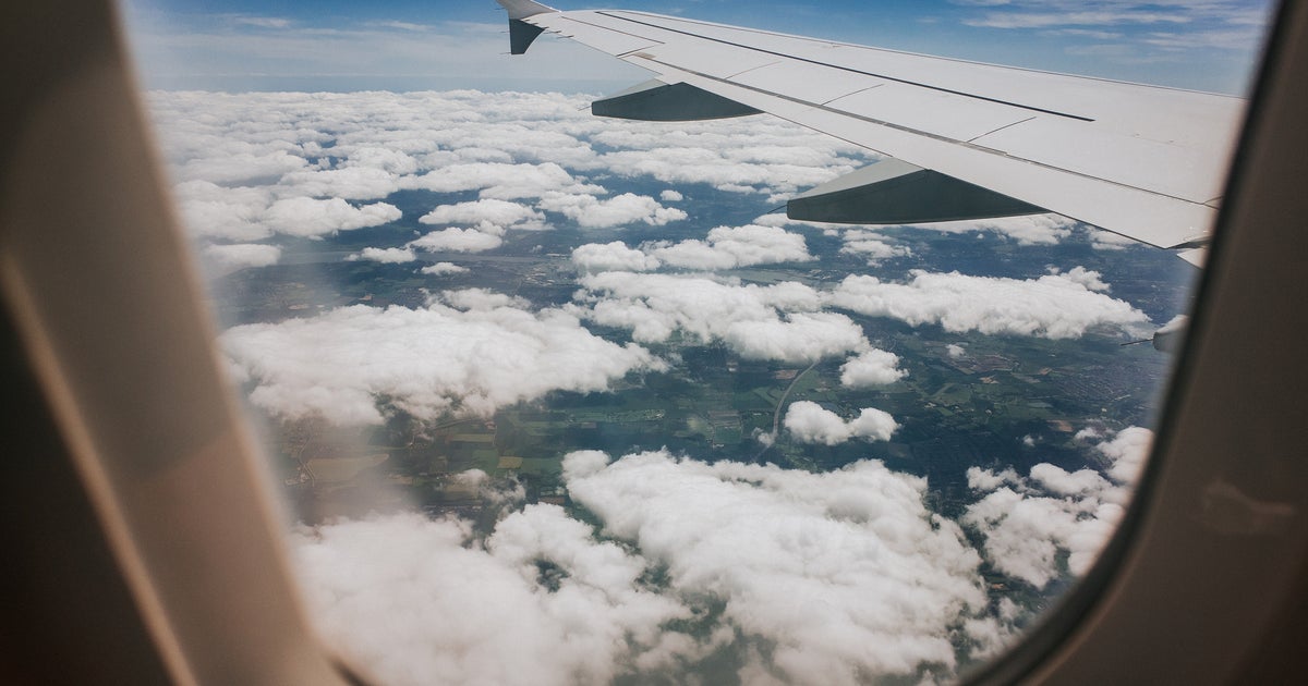Why Airplanes Are Designed With Windows Below Eye Level | HuffPost ...